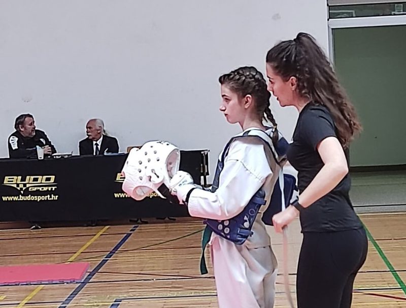 Članice Taekwondo kluba okrunjene medaljama - Radio Našice 88,7 FM